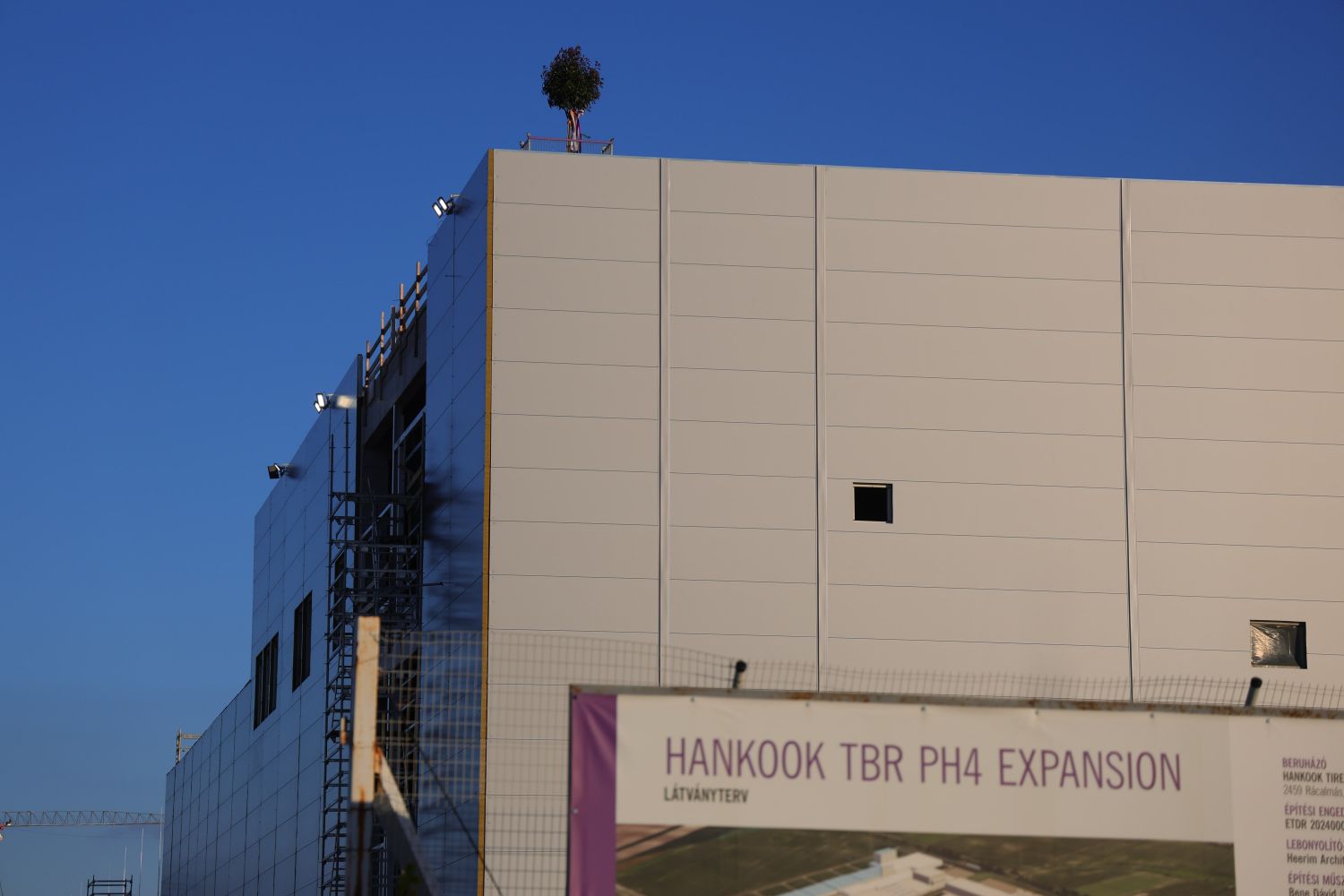 Topping-out ceremony at Hankook Tire Hungary Ltd.'s factory expansion ...
